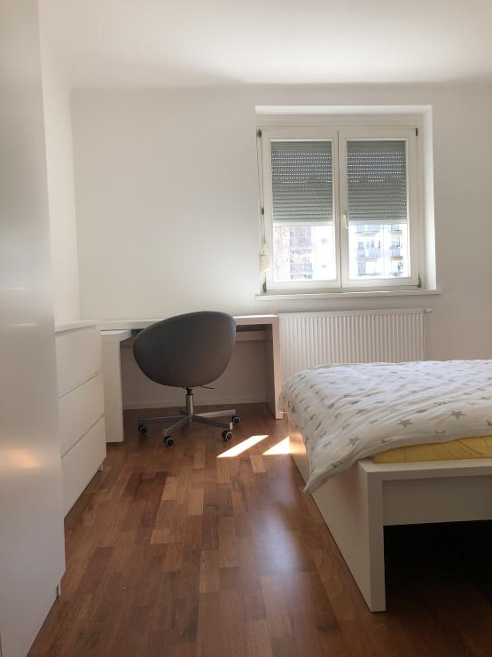 Möbliertes 15qm Zimmer in Top-Lage / First occupancy after renovation ...