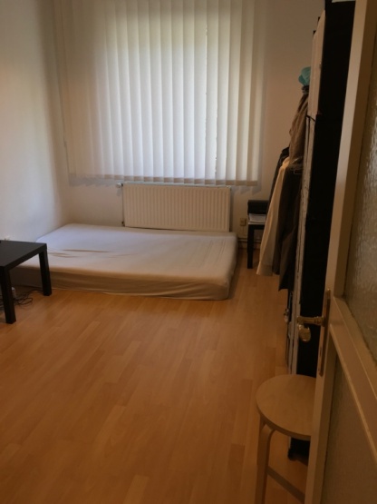Comfy Room (12m2), int. WG, perfect Location, partly furnished, shared ...