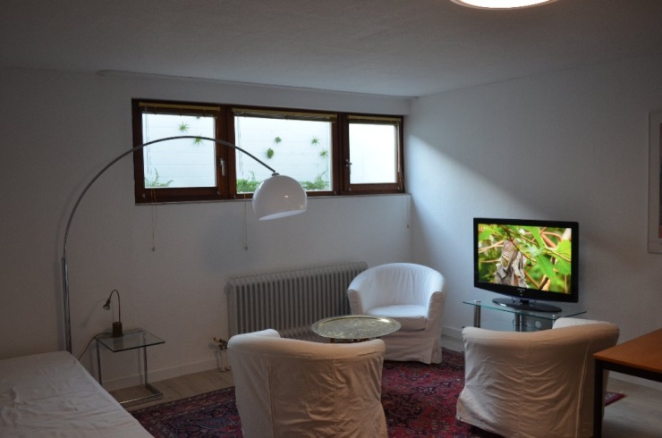 Großes. möbliertes Zimmer 7 Minuten vom Klinikum (UKA) - Möblierte WG ...