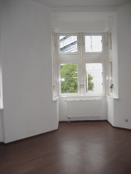 Helles Zimmer mit wunderschönem Erker und Balkon im renovierten Altbau, 2. OG - WG Zimmer ...