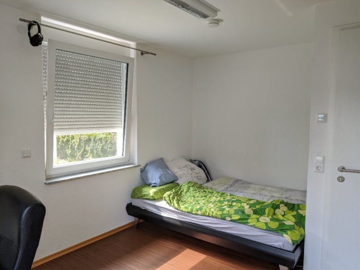 Helles Zimmer mit Balkon in einer 3er-WG - WG Zimmer Weingarten