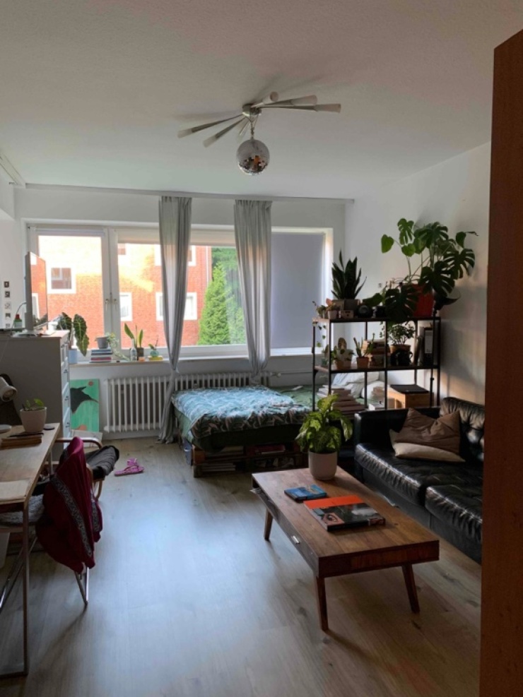 helles Zimmer mit eigenem Balkon 23m BARMBEK ab dem 1.09 ZWISCHENMITEN auch möglich 530 warm ...