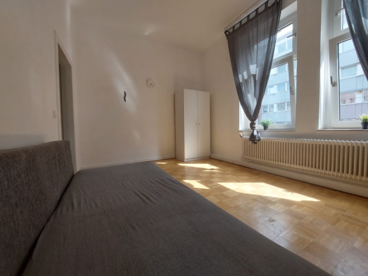 W_2RC // Premium room fully furnished, Fast Internet, 6 min to Duisburg ...