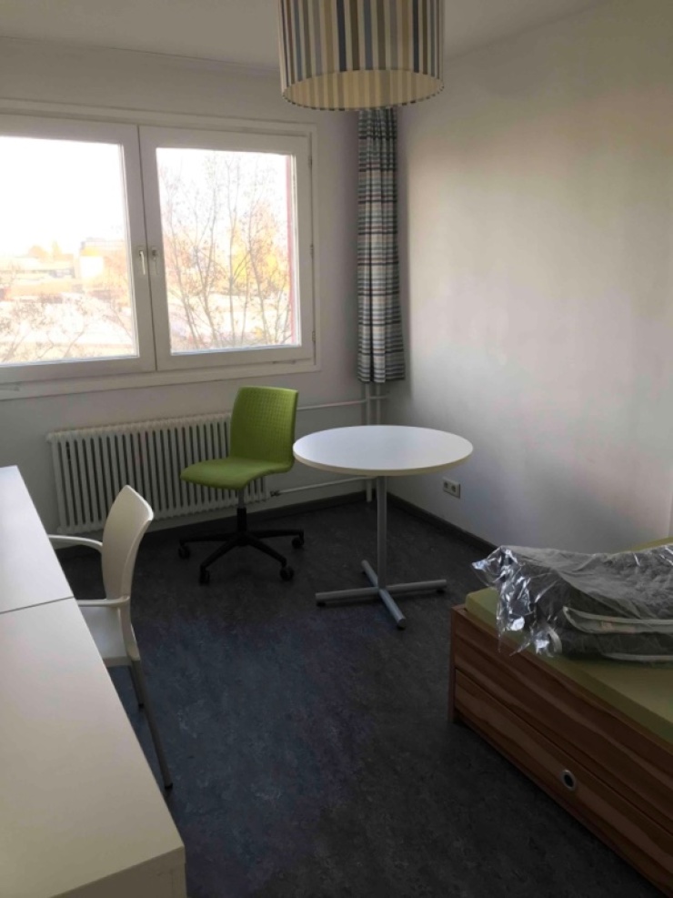 Wohnheim Zimmer zu Zwischenmieten - WG-Zimmer in Berlin-Lankwitz