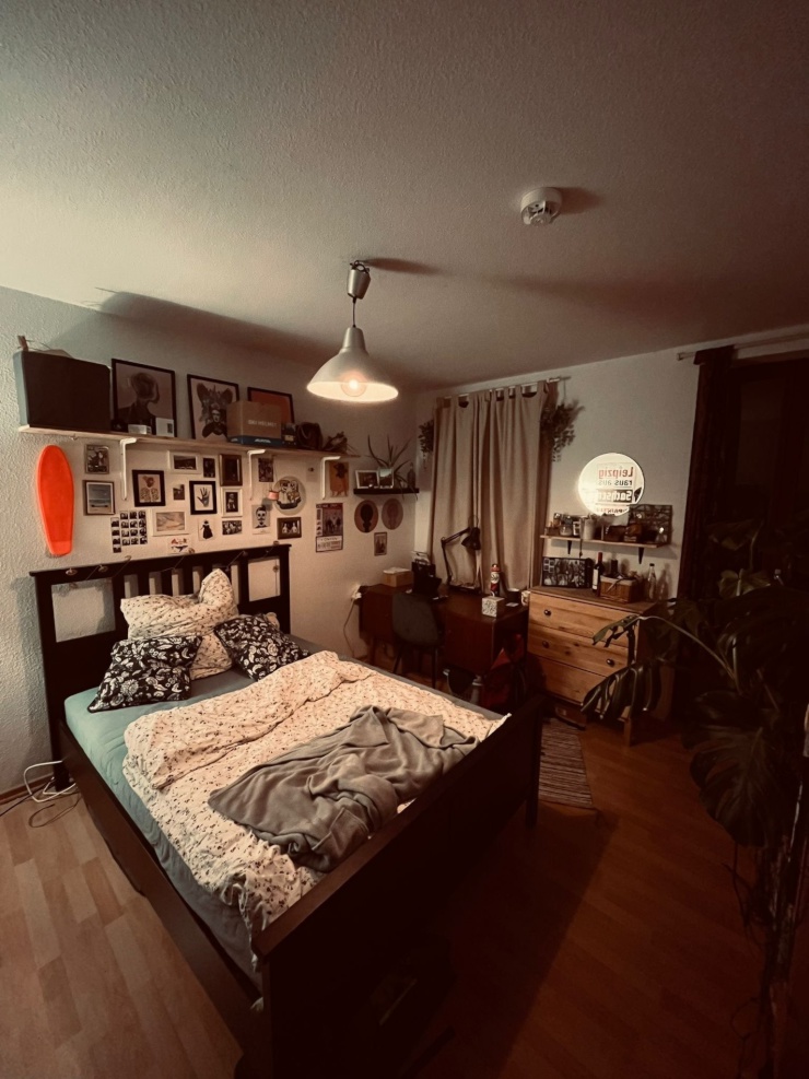 WG Zimmer mit Balkon und zusätzlichem Wohnzimmer in der kleinen Uli ...