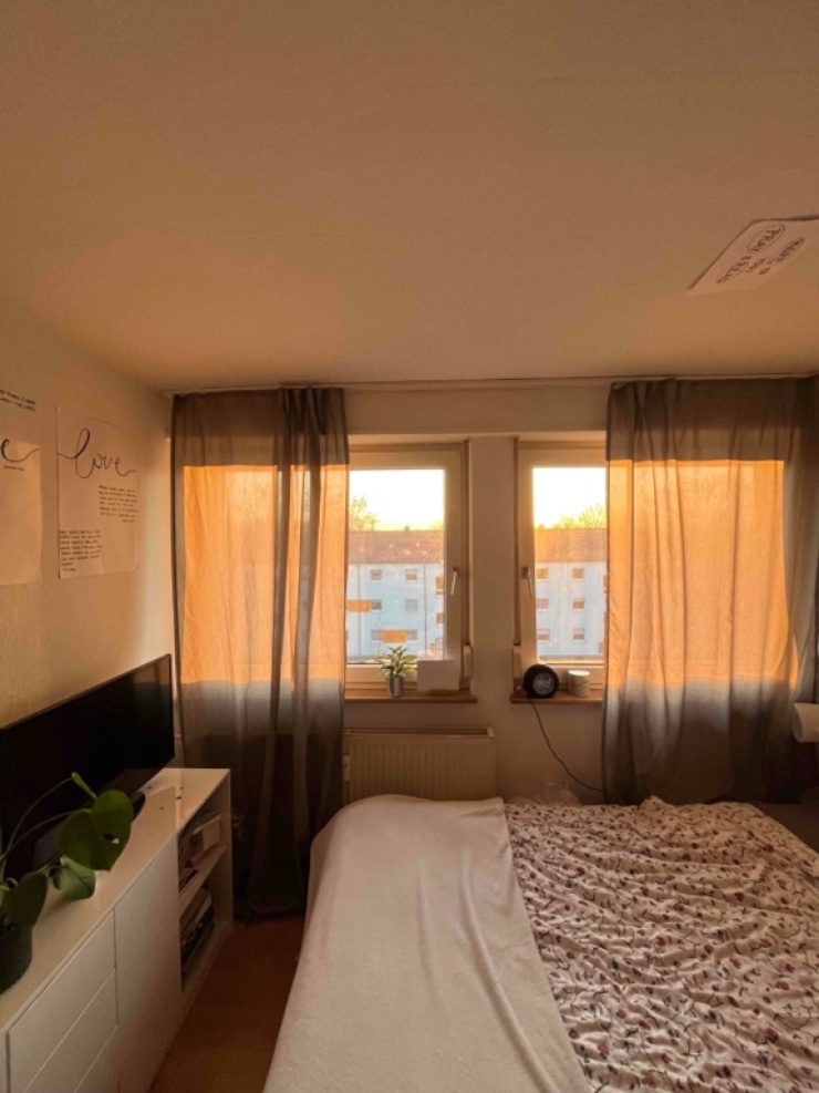 Helles Zimmer in 3er WG mit Balkon (möbiliert) - WG-Zimmer in Mannheim-Käfertal