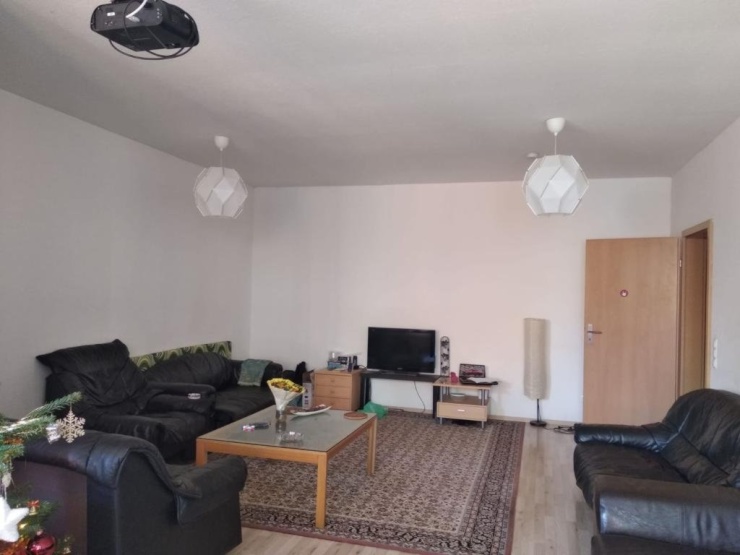 Place Available in Shared Room for One Person with Contract - WG in ...