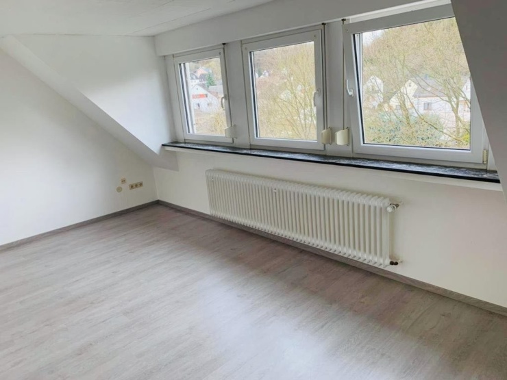 Schönes, helles Zimmer in 3er-WG frei ab Mai oder 1. Juni! - Möbliertes ...