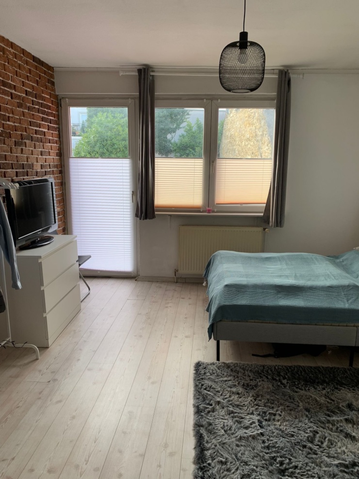 helles Zimmer mit Balkon in 3er WG - Wohngemeinschaften in Mainz-Finthen