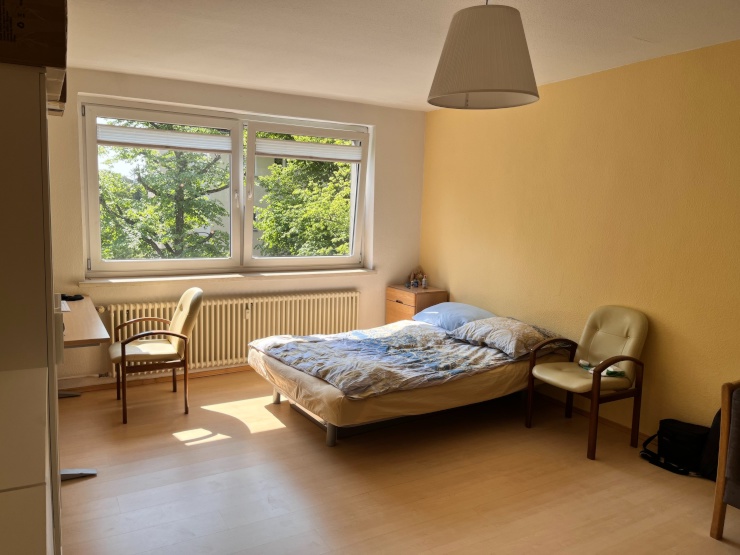 Furnished room / Möblierter Raum in 3er WG (August Sublet / Long-Term ...