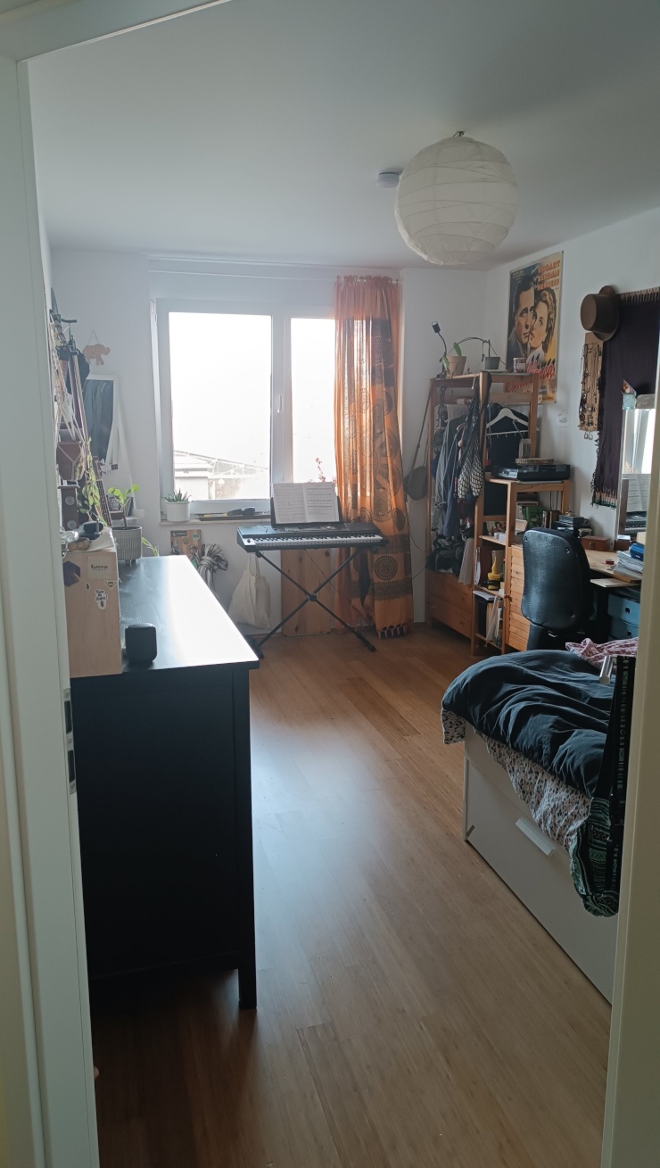 Zimmer in großer WG mit Wohnzimmer und 2 Balkonen in Ehrenfeld - Zimmer in Köln-Ehrenfeld