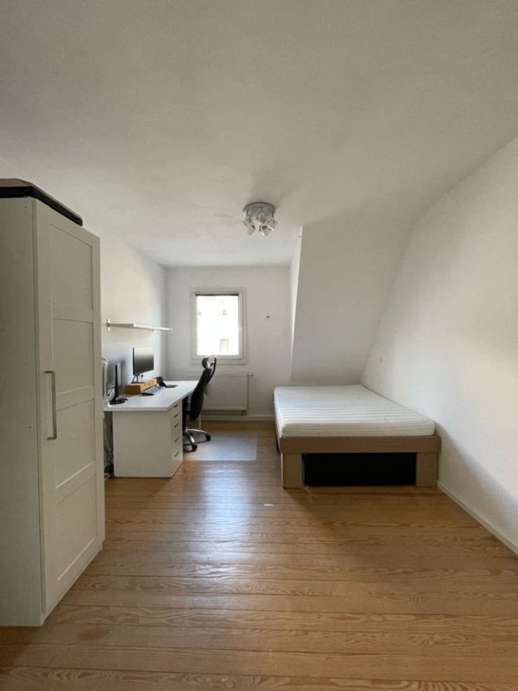 WG-Zimmer zur Zwischenmiete bis Ende August - WG Zimmer in Kaiserslautern-Innenstadt