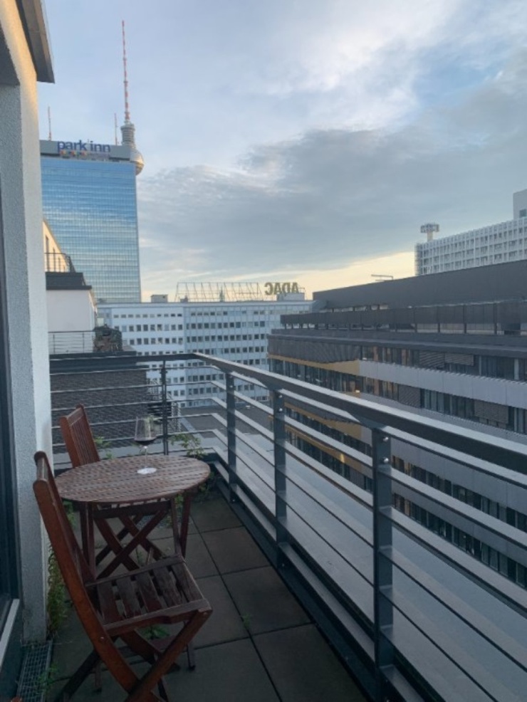 Short term sublet studio apartment with balcony in the center of Berlin ...