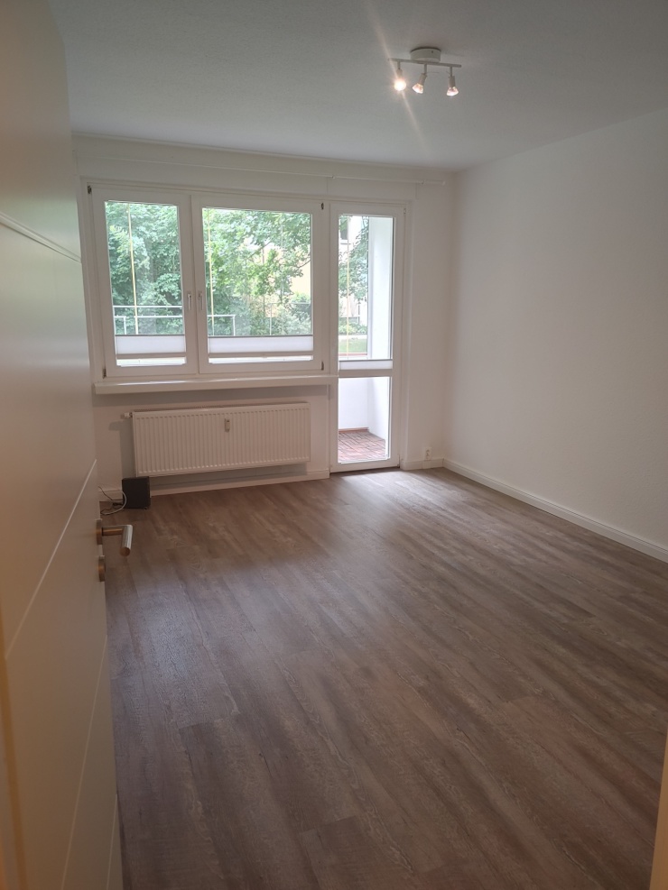 Helles Zimmer in 3er WG in zentraler Lage mit Balkon und mit Blick ins Grüne ! - WG-Zimmer ...