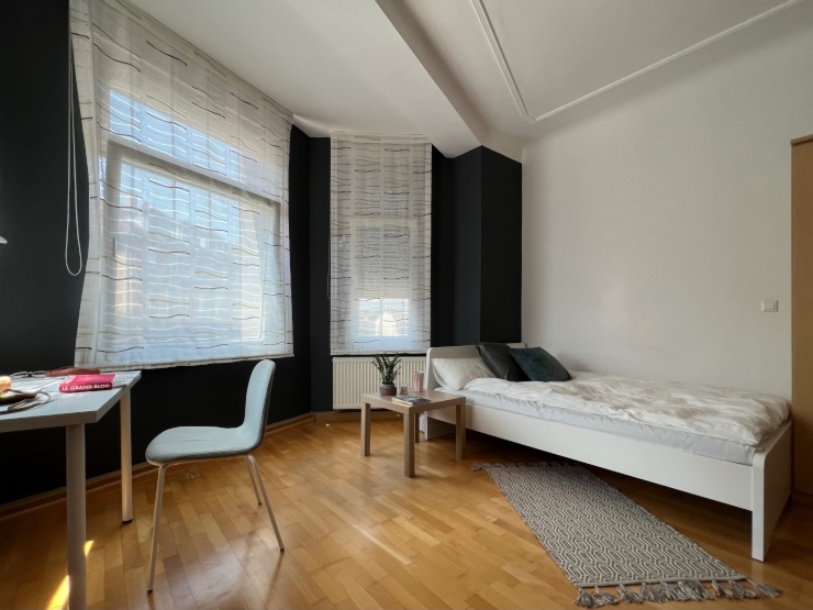 Wunderschönes, helles Zimmer mit Erker in 3er WG - WG-Zimmer in Stuttgart gesucht - WG-Gesucht.de